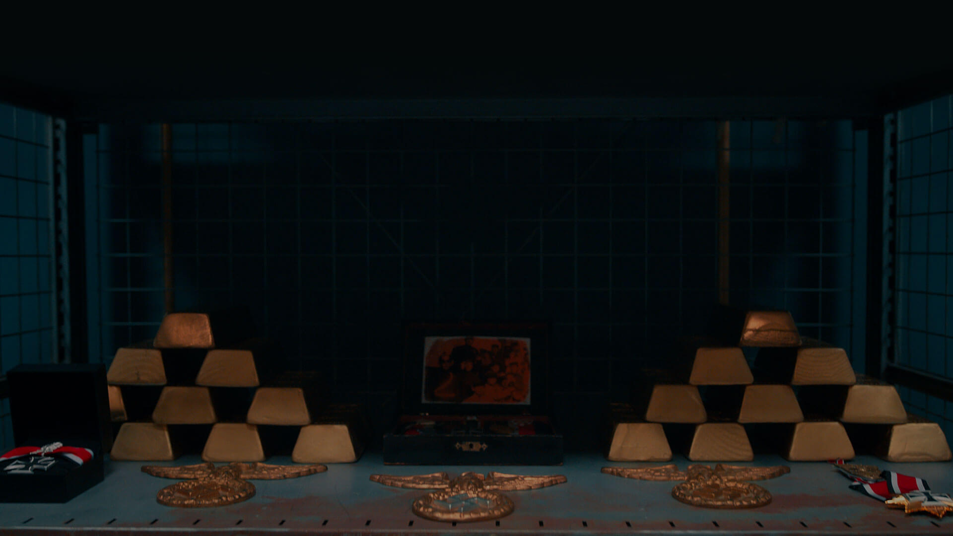 Righteous Thieves | Official Movie Site | Lionsgate