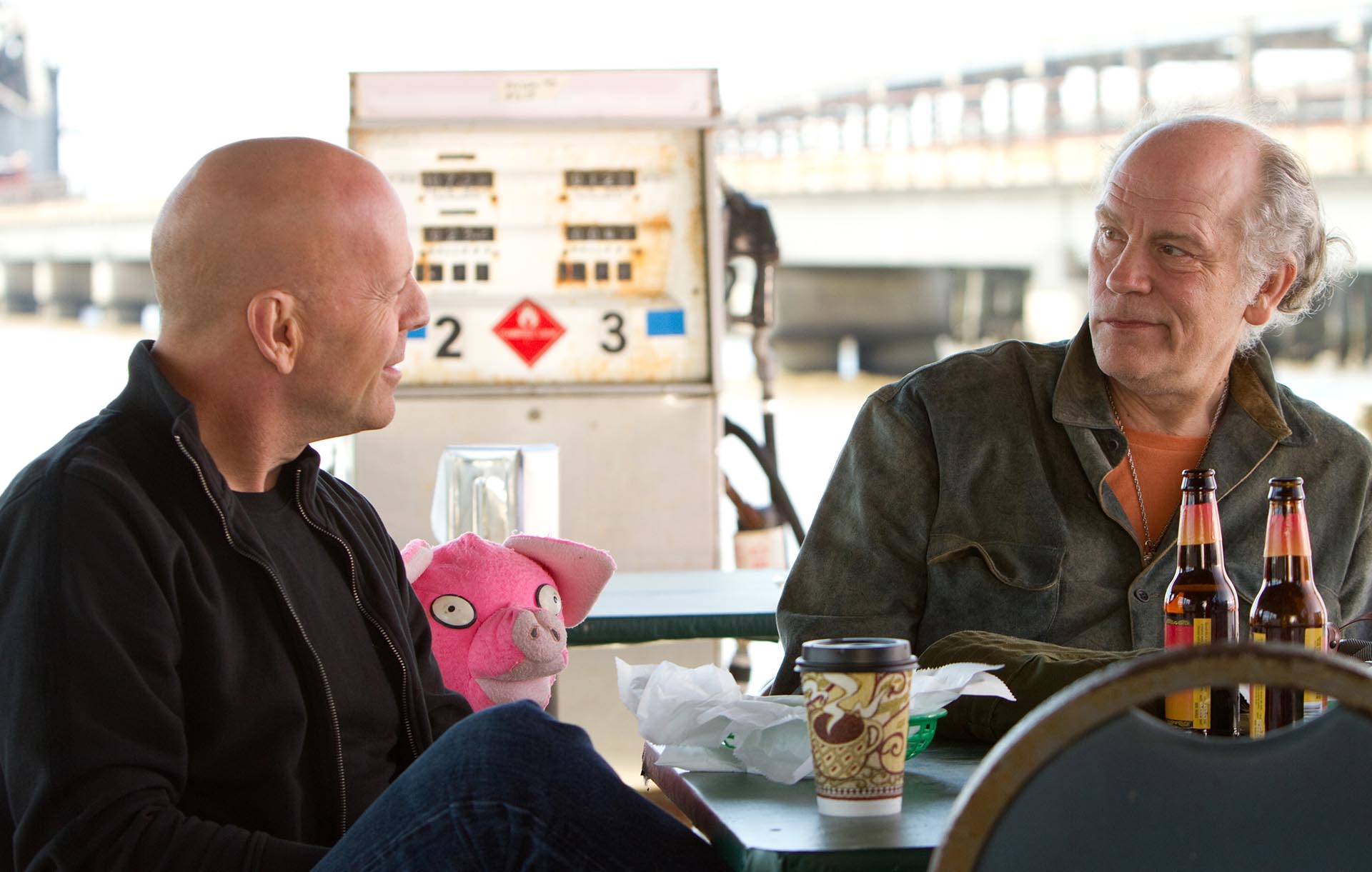 RED (2010) | Bruce Willis, Helen Mirren, Morgan Freeman |Lionsgate