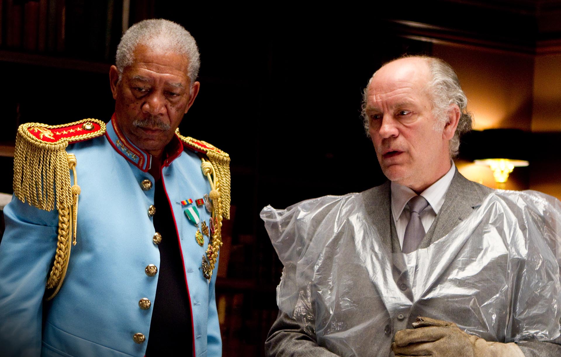 RED (2010) | Bruce Willis, Helen Mirren, Morgan Freeman |Lionsgate