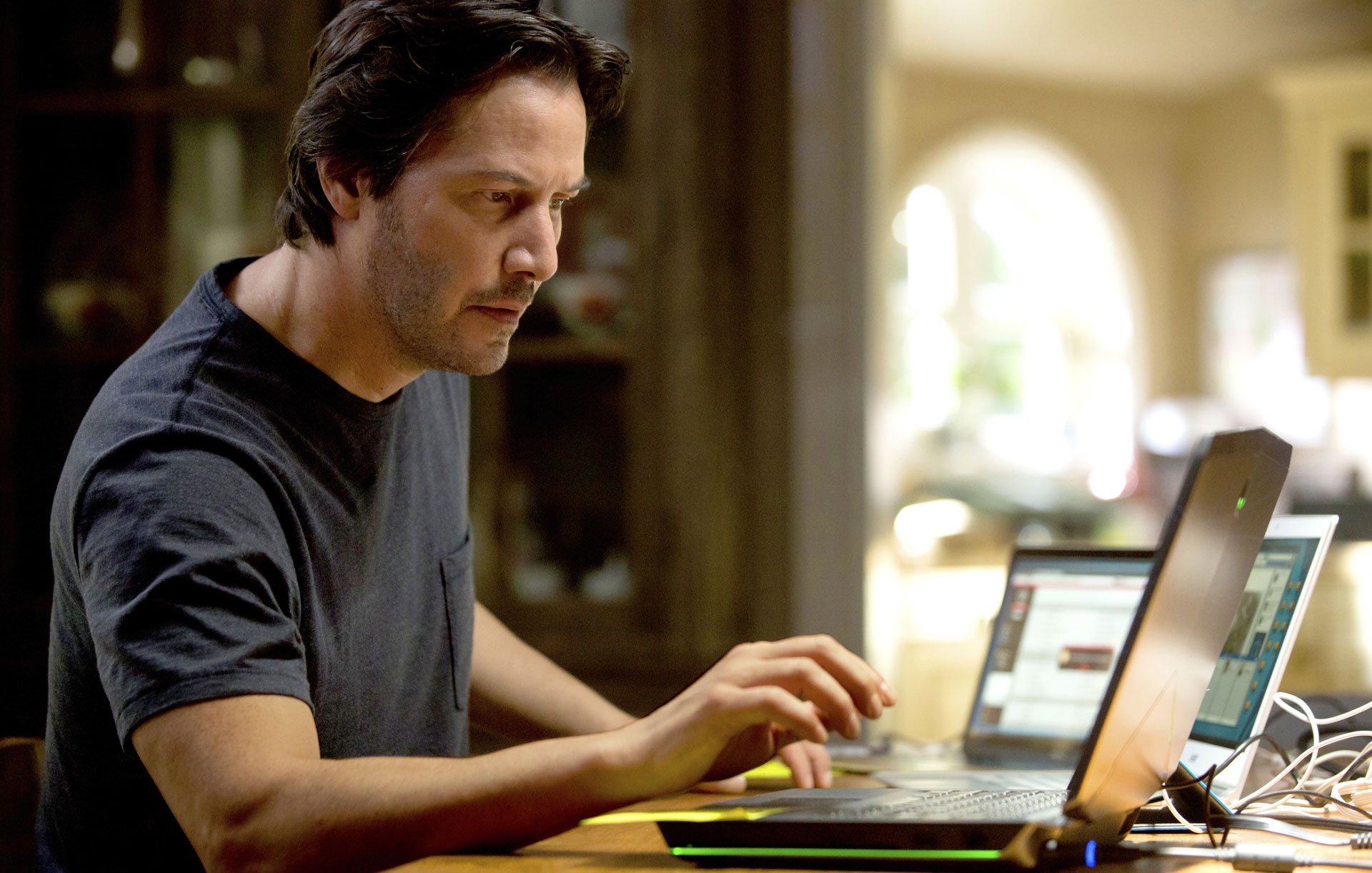 Replicas | Keanu Reeves, Alice Eve, Thomas Middleditch | Lionsgate